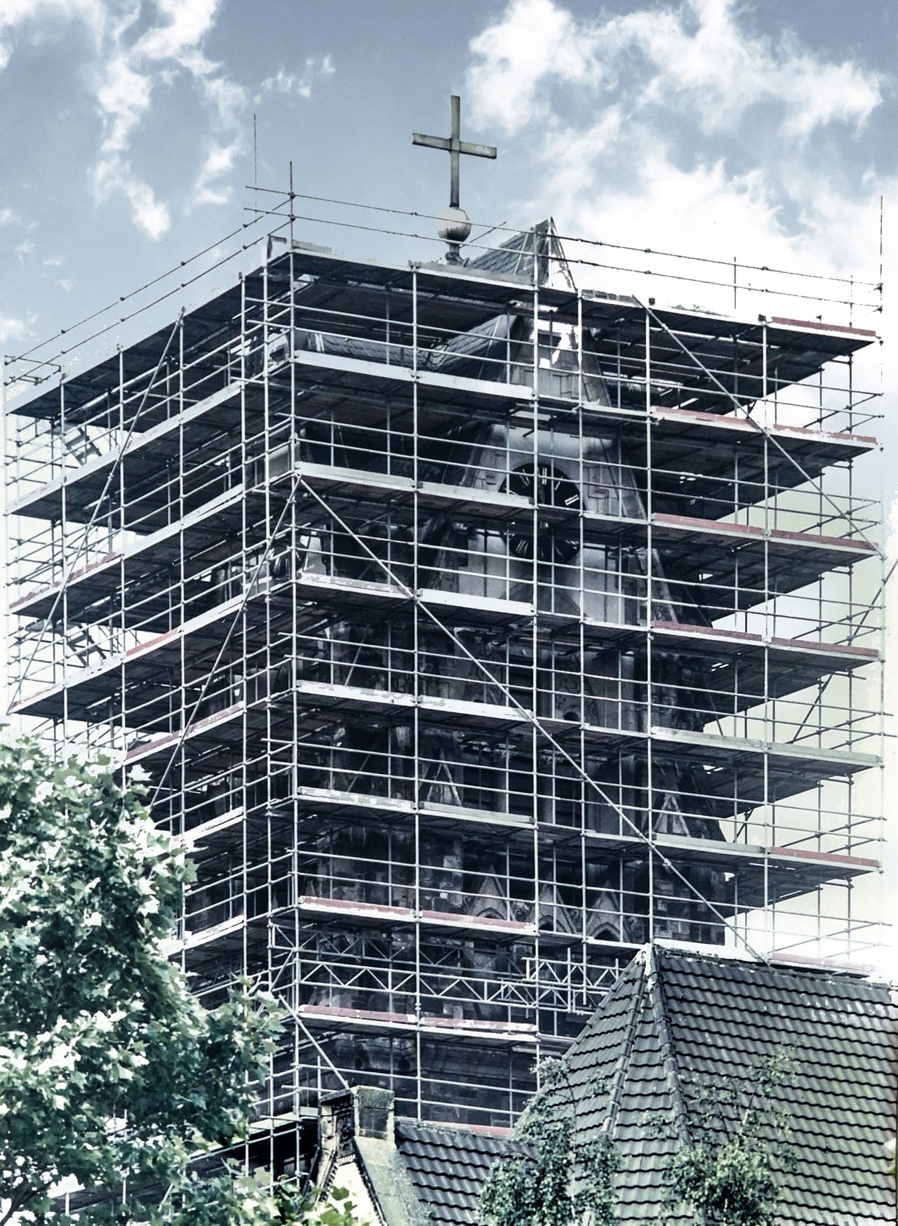 Gerüst und Einrüstung von Baudenkmal und Kirche — Gerüstbau Creutz